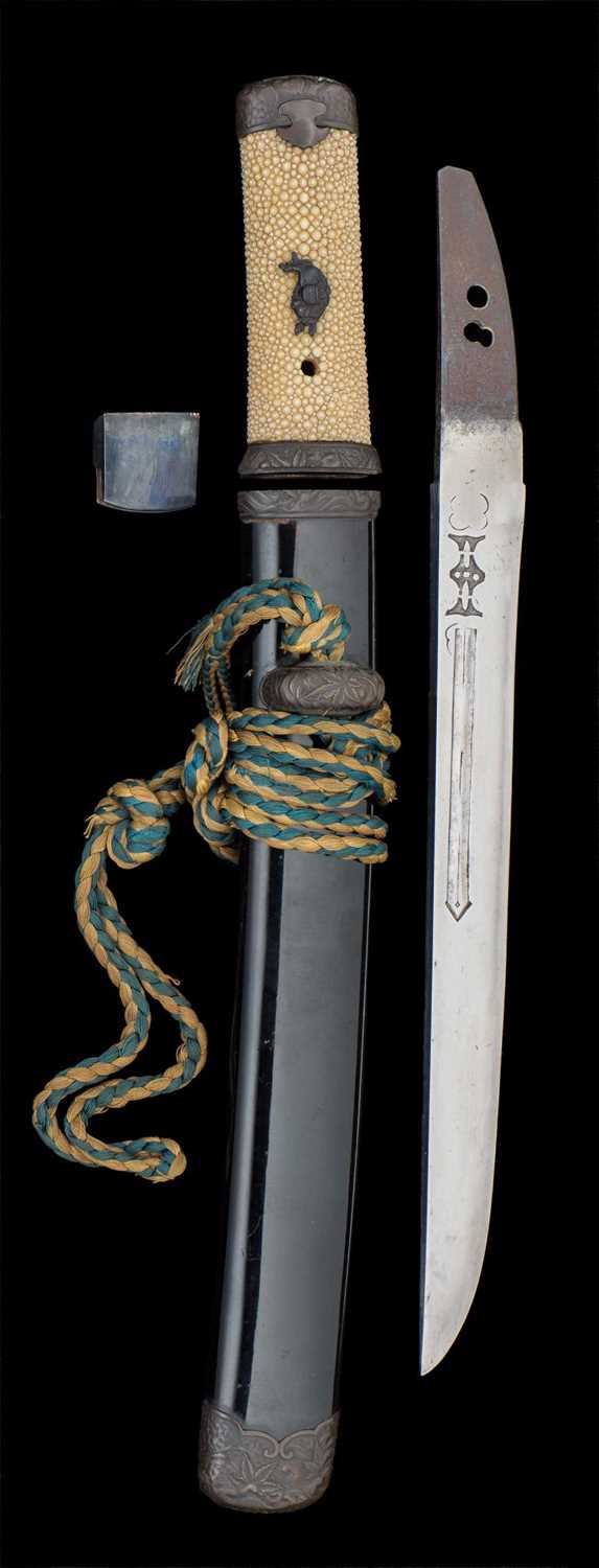 Lot 45 - A JAPANESE DAGGER (TANTO)