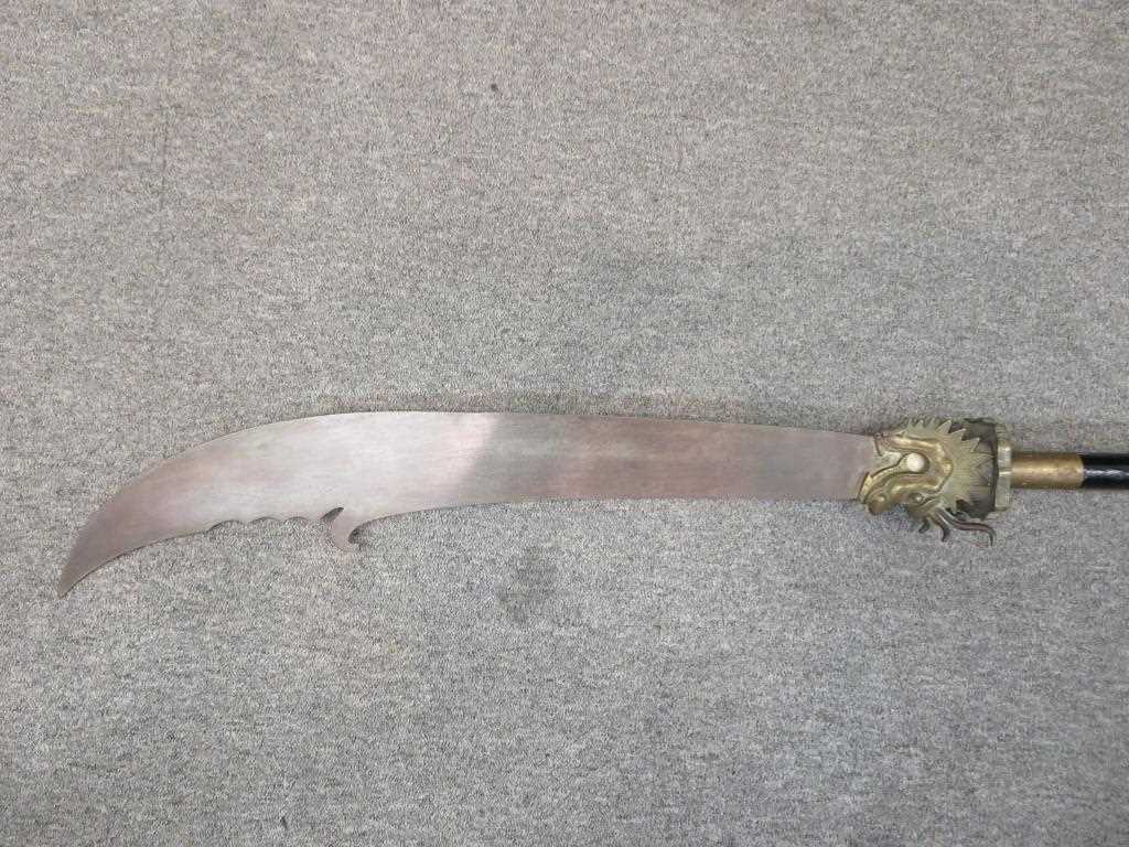Lot 53 - A CHINESE GLAIVE