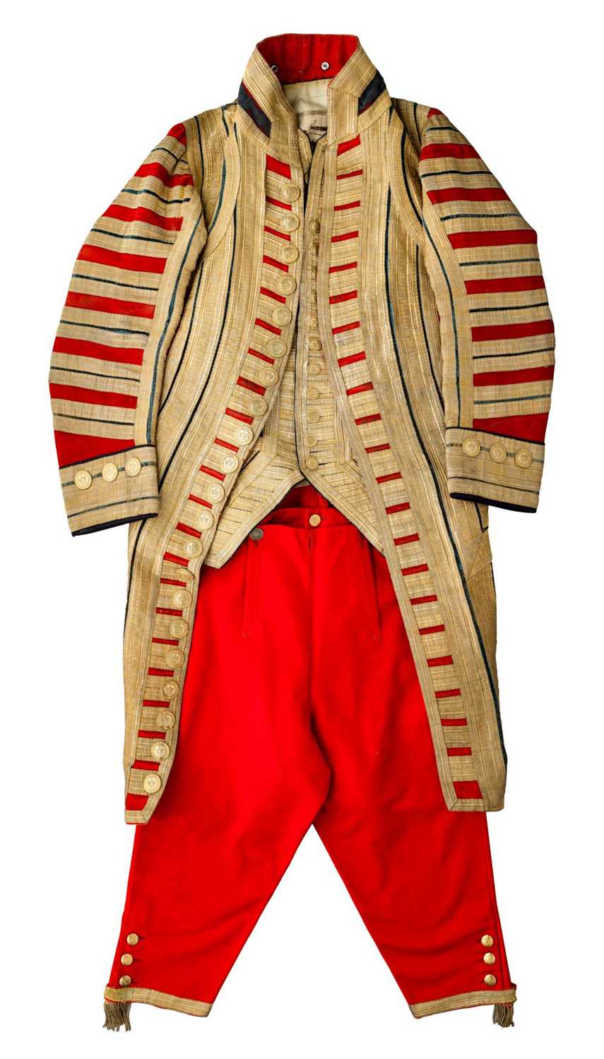 Lot 182 - A HANOVERIAN FOOTMAN'S LIVERY