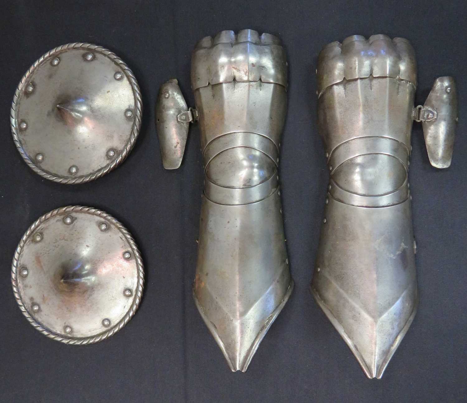 Lot 203 - A PAIR OF GAUNTLETS IN THE LATE 15TH CENTURY