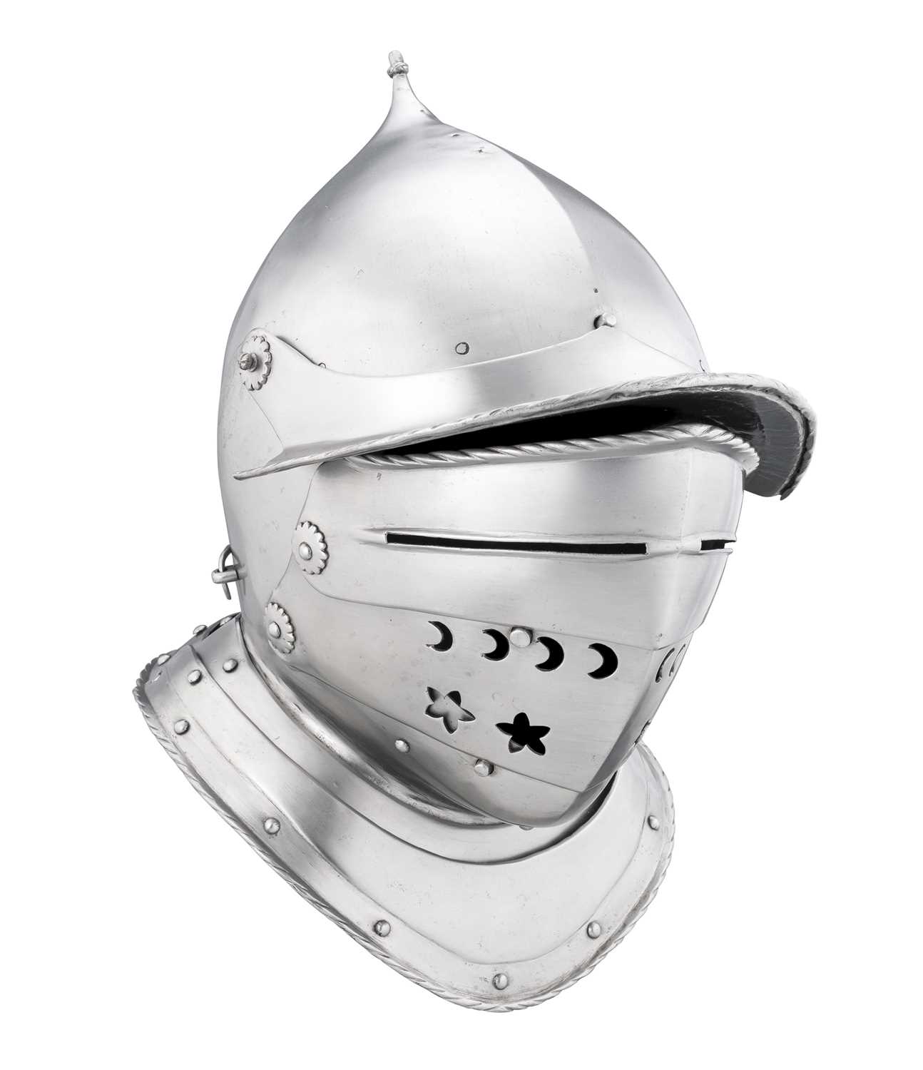 Lot 150 - A GERMAN CLOSE HELMET WITH PEAK AND FALLING