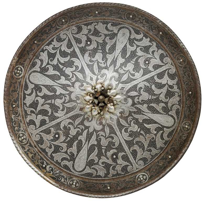 Lot 270 - AN ETCHED CIRCULAR SHIELD IN 16TH CENTURY