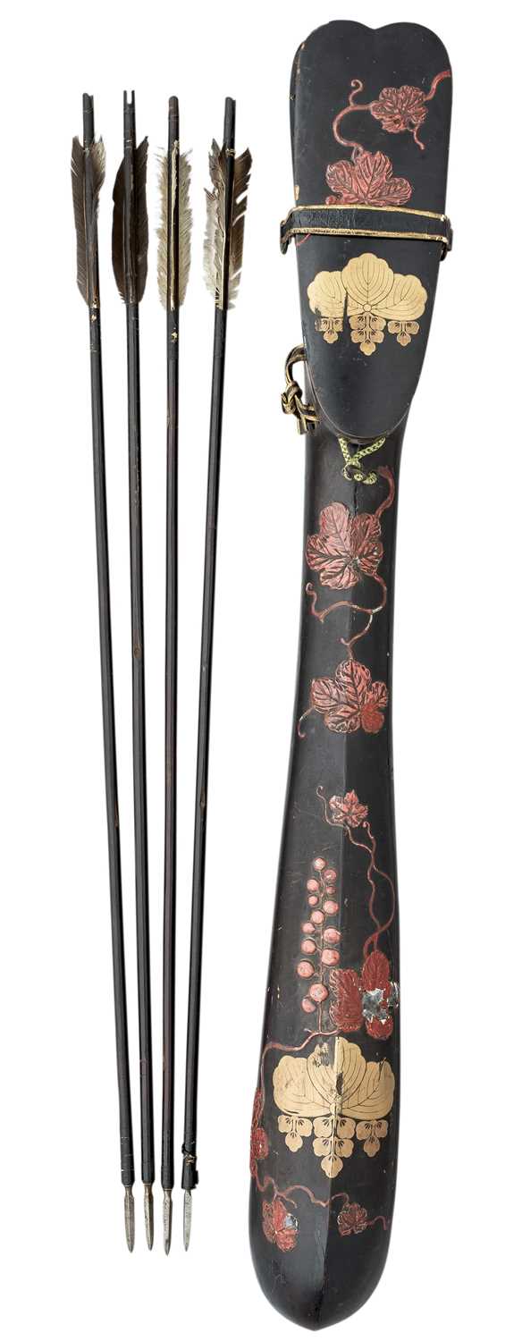 Lot 27 - A JAPANESE LACQUERED QUIVER (UTSUBO) AND FIVE