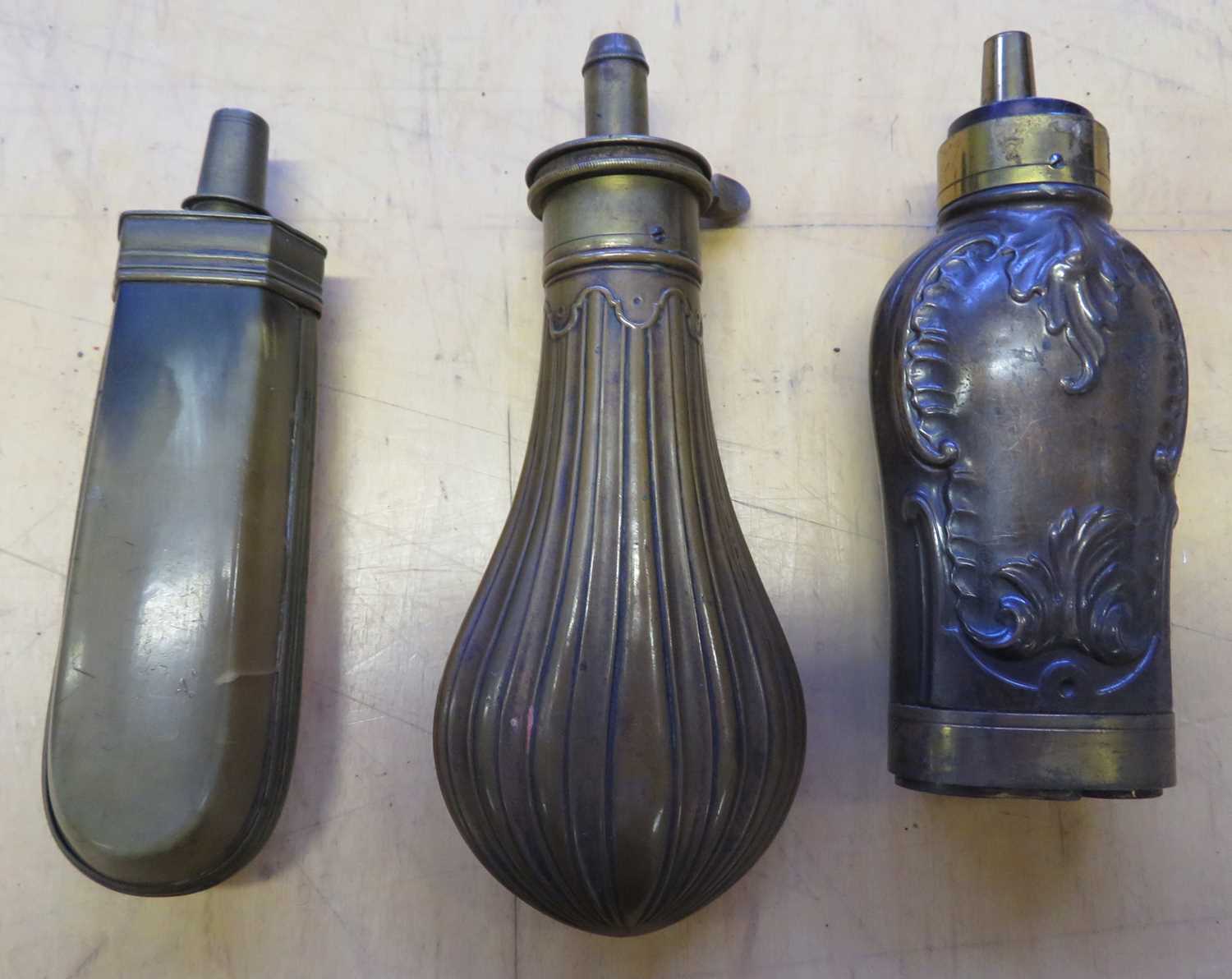 Lot 252 - â€¡ A THREE-WAY POWDER-FLASK, A SMALL POWDER-