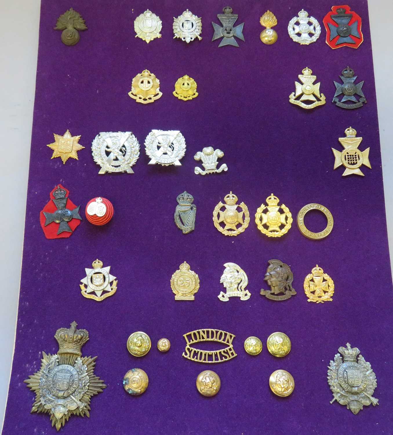 Lot 488 - â’¶ LONDON REGIMENT BATTALIONS INSIGNIA,