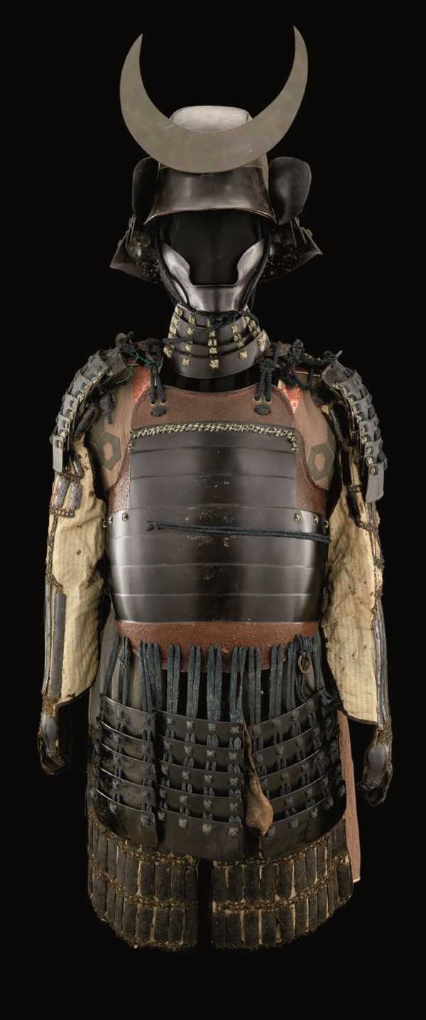 Lot 7 - A JAPANESE FULL ARMOUR