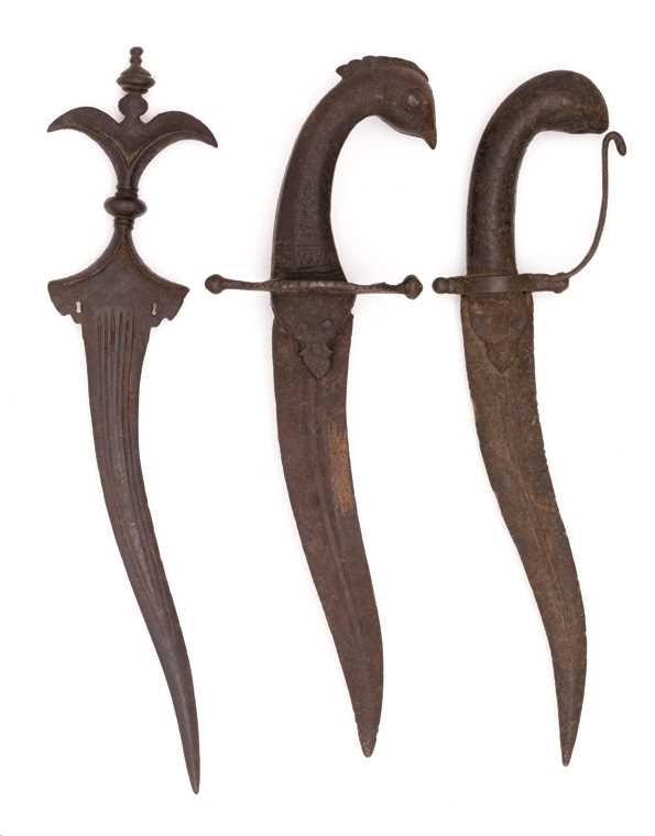 Lot 38 - THREE SOUTH INDIAN DAGGERS 17TH/EARLY 18TH