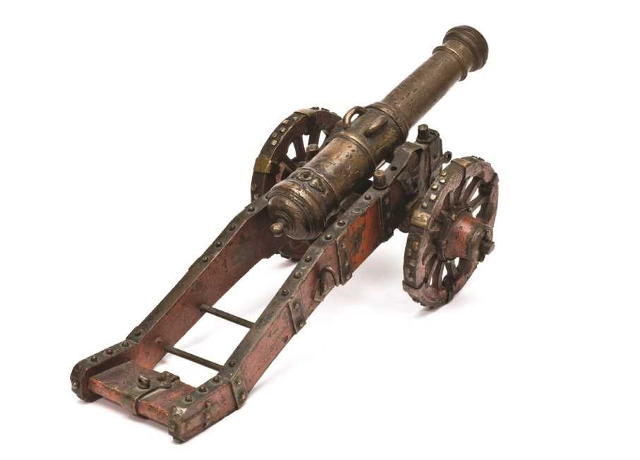 Lot 326 - **A MINIATURE BRONZE SALUTING CANNON IN 17TH