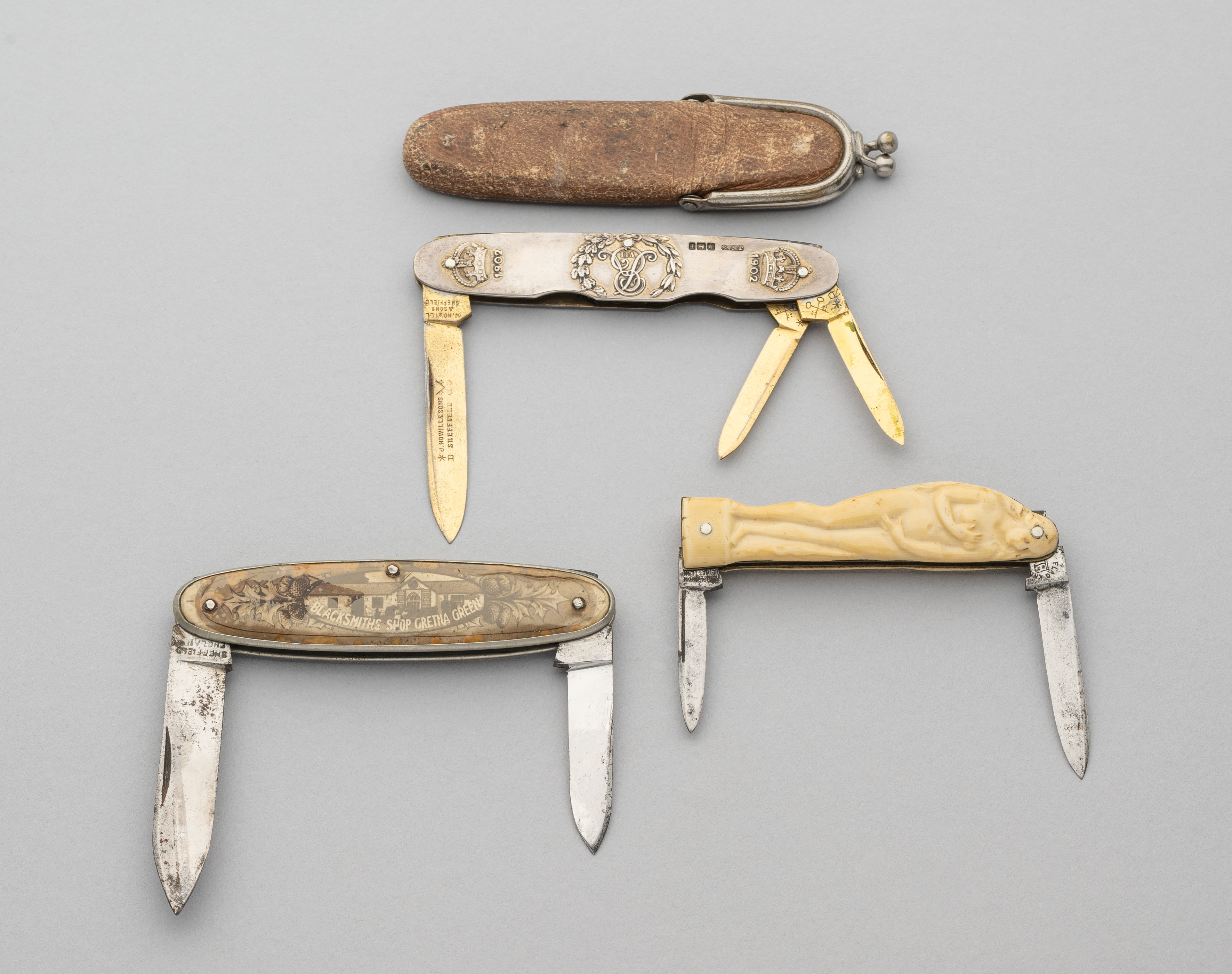 Lot 714 - A 1902 EDWARD VII SILVER CORONATION PENKIFE,