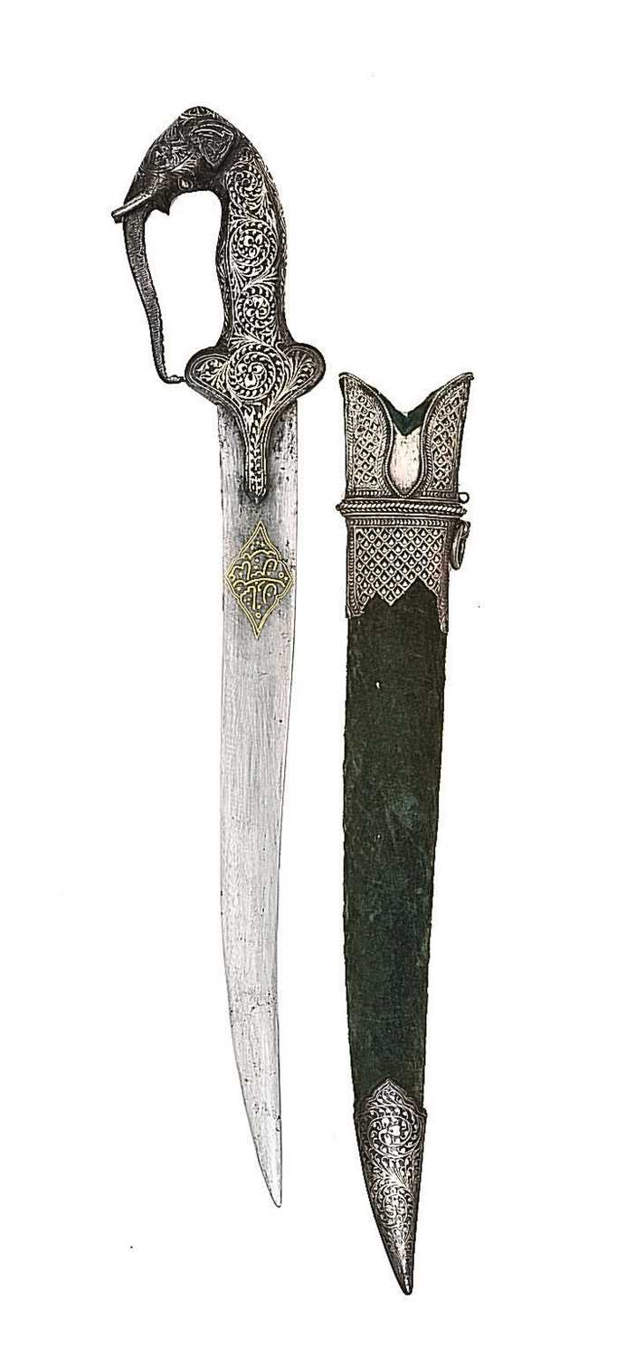 Lot 21 - **DOUBLE DAGGER
