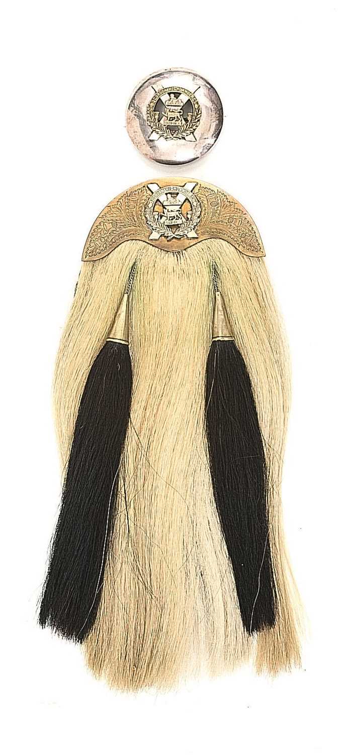 Lot 100 - THE SPORRAN AND PLAID BROOCH OF PIPER