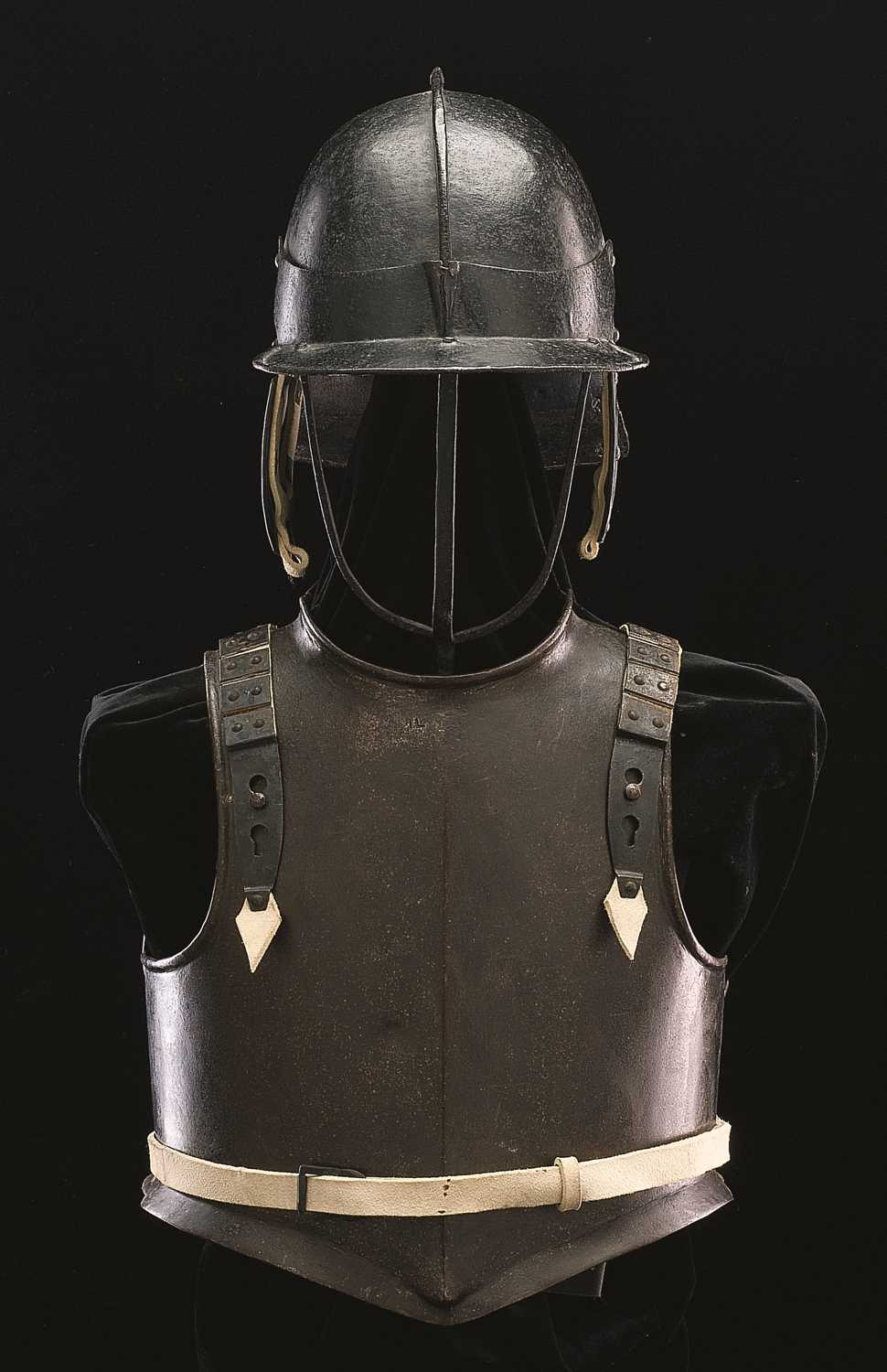 Lot 120 - A COMPOSITE HARQUEBUSIER'S ARMOUR
