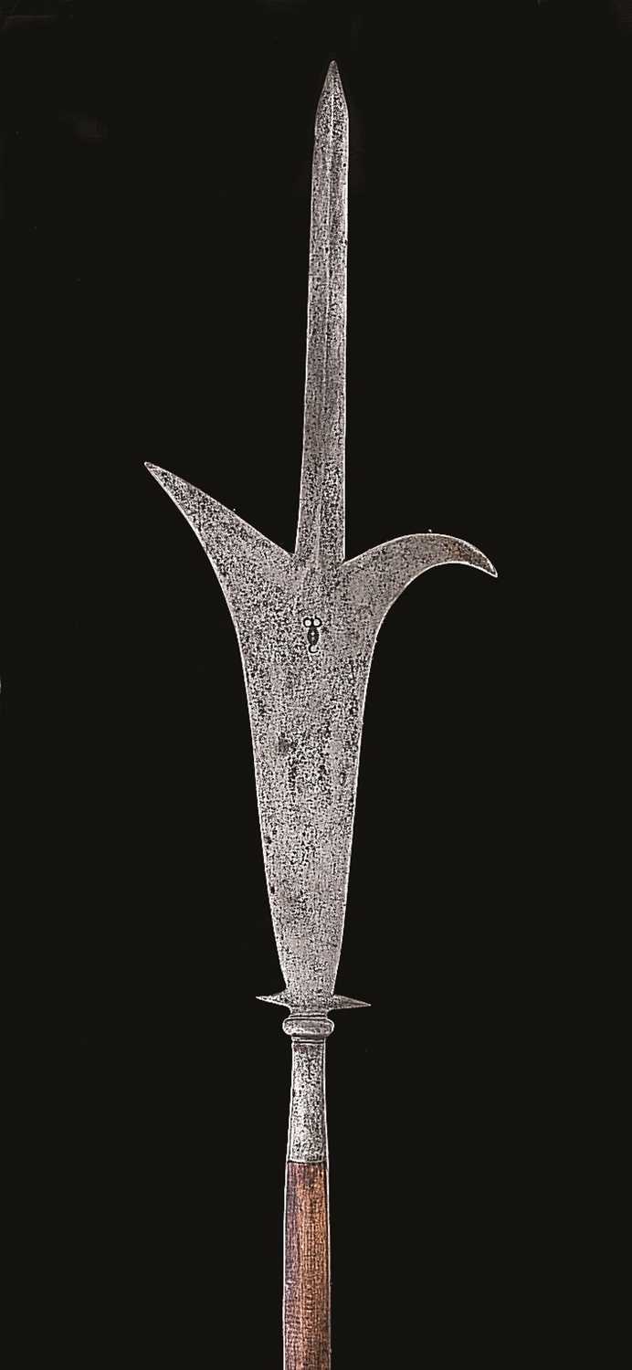 Lot 171 - A RARE ITALIAN HALBERD