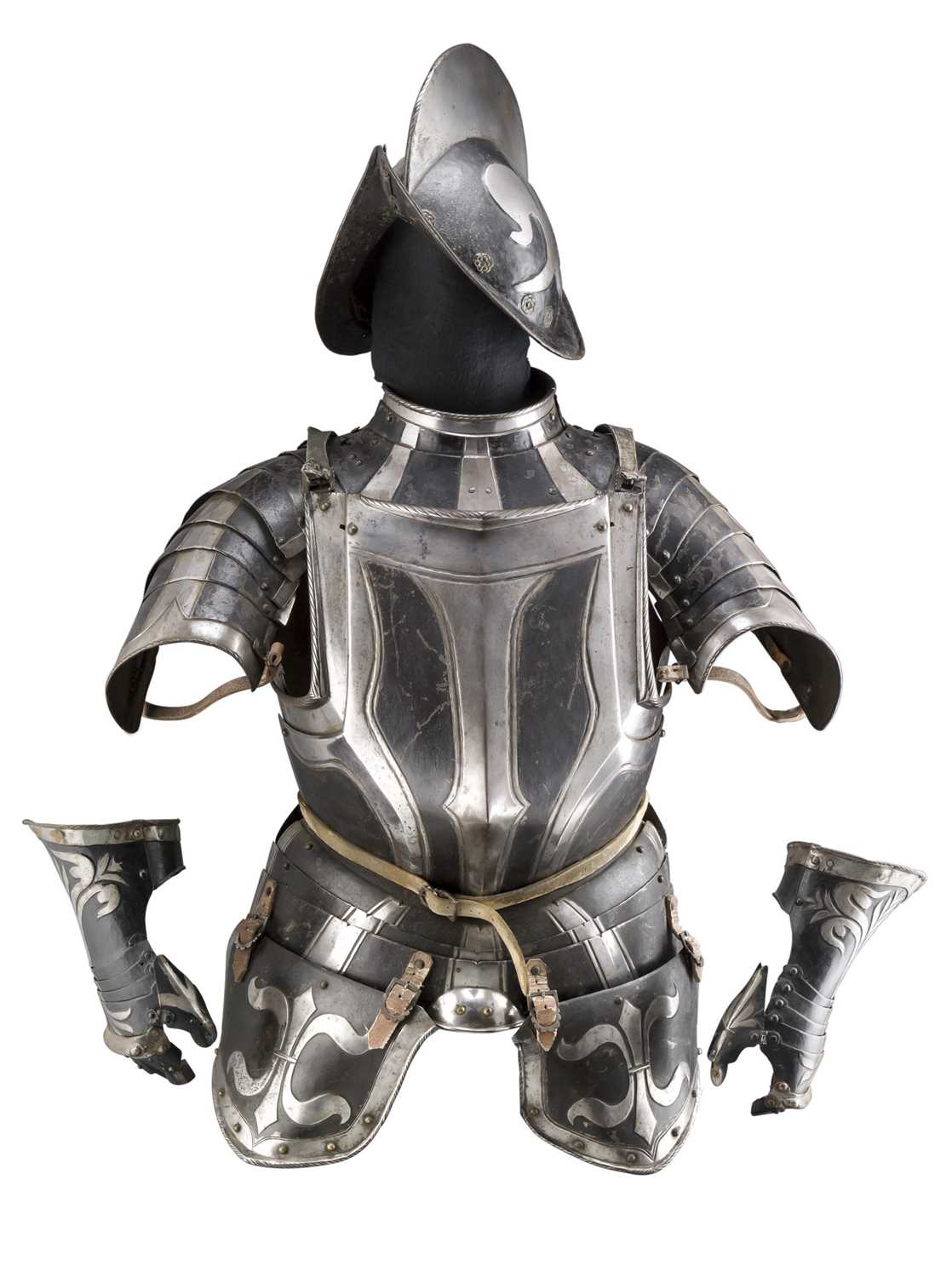 Lot 285 - **A COMPOSITE GERMAN LIGHT FIELD ARMOUR IN