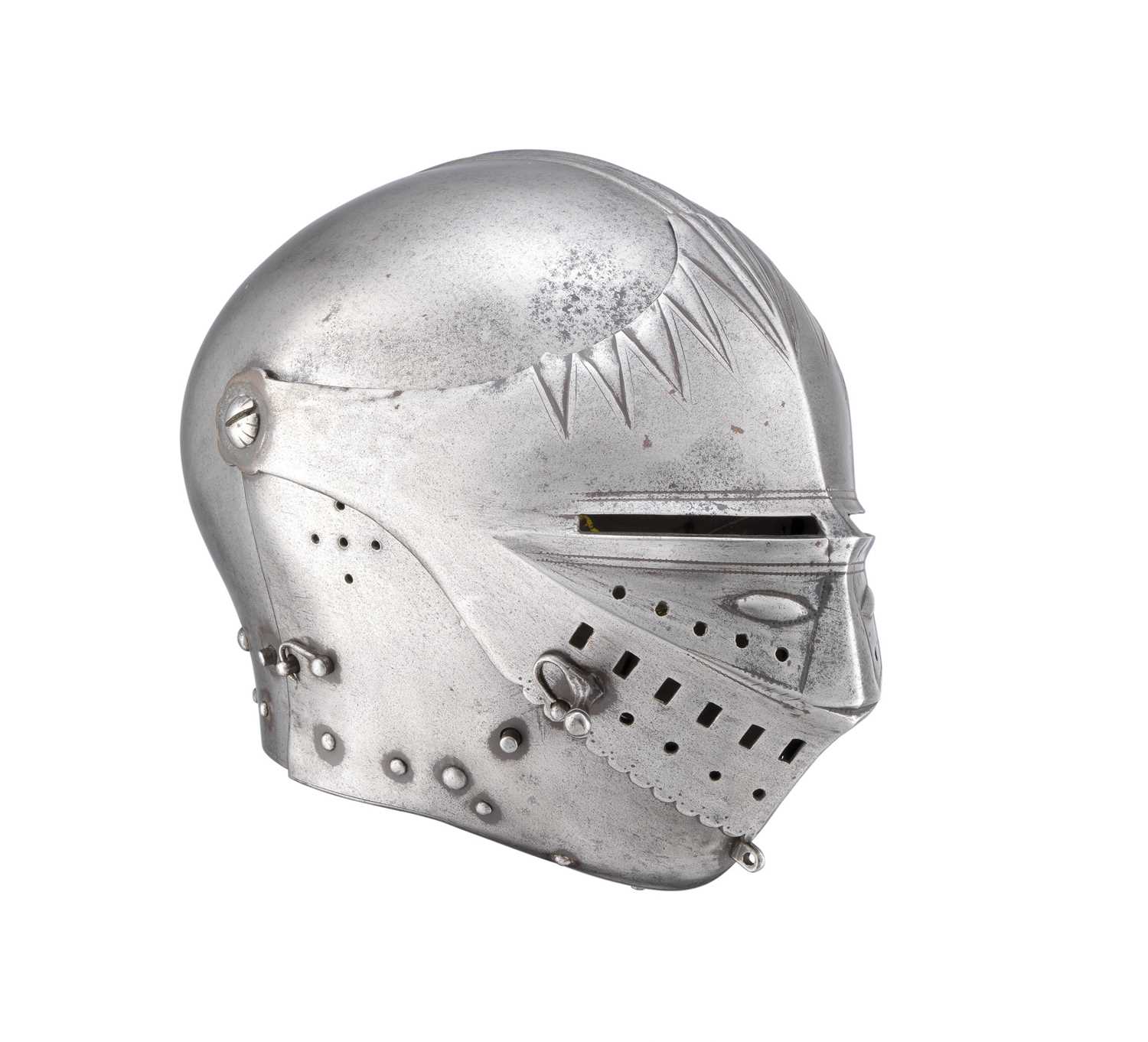 Lot 305 - A CLOSE HELMET