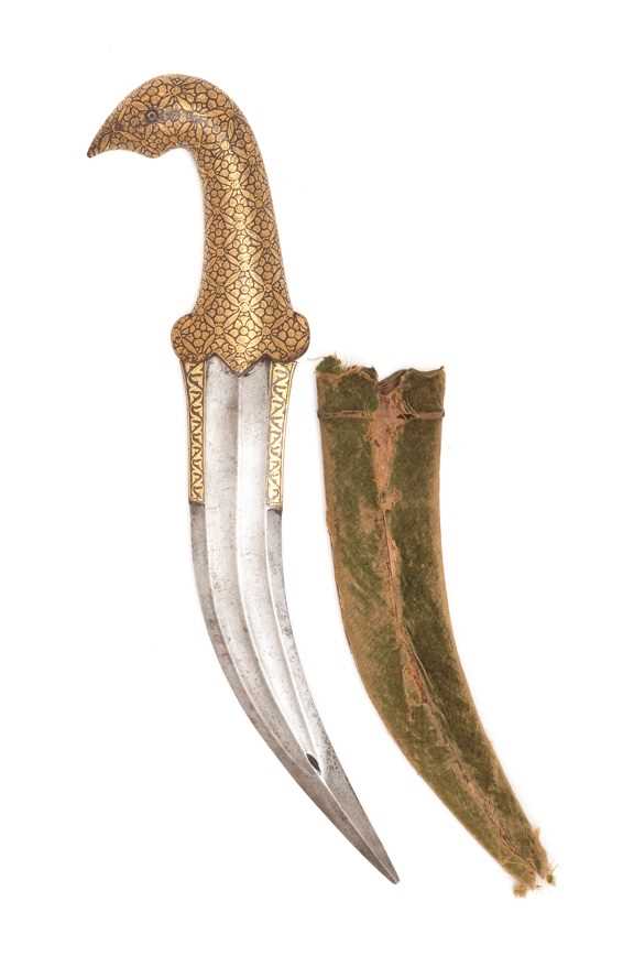 Lot 34 - AN INDIAN DAGGER