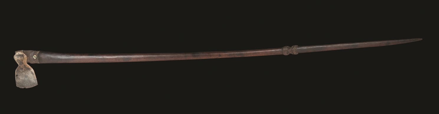 Lot 103 - A RARE MAORI FIGHTING AXE