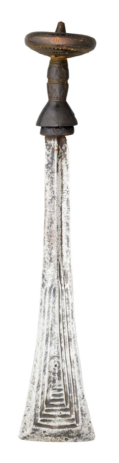 Lot 128 - A KUBA WAR SWORD (ILWOON)