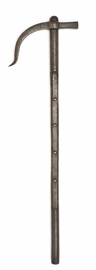Lot 33 - AN INDIAN WAR HAMMER
