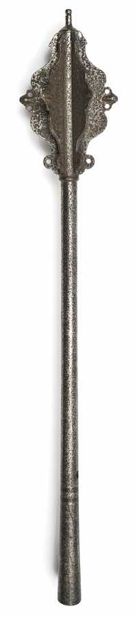 Lot 157 - A GERMAN MACE