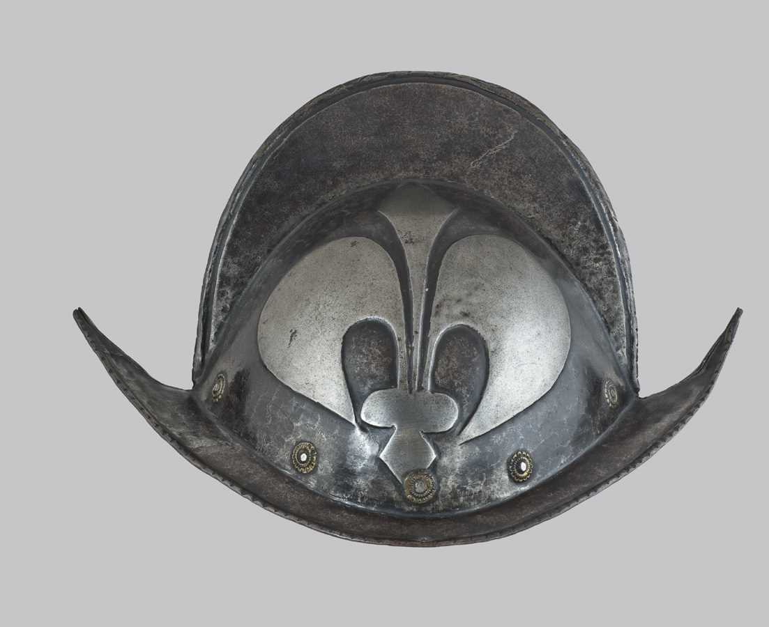 Lot 222 - A GERMAN BLACK-AND-WHITE COMB MORION