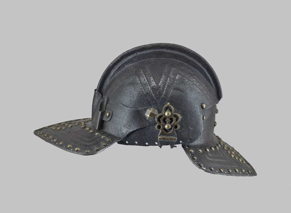 Lot 232 - A RARE ENGLISH BURGONET