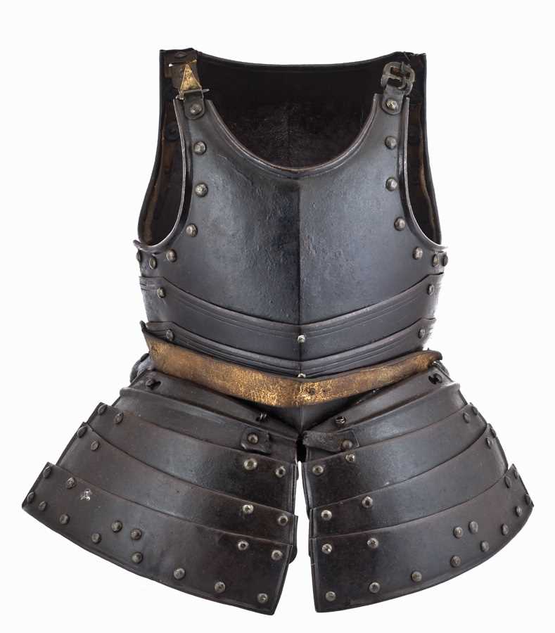 Lot 233 - A VERY RARE GERMAN CUIRASS FOR A CHILD
