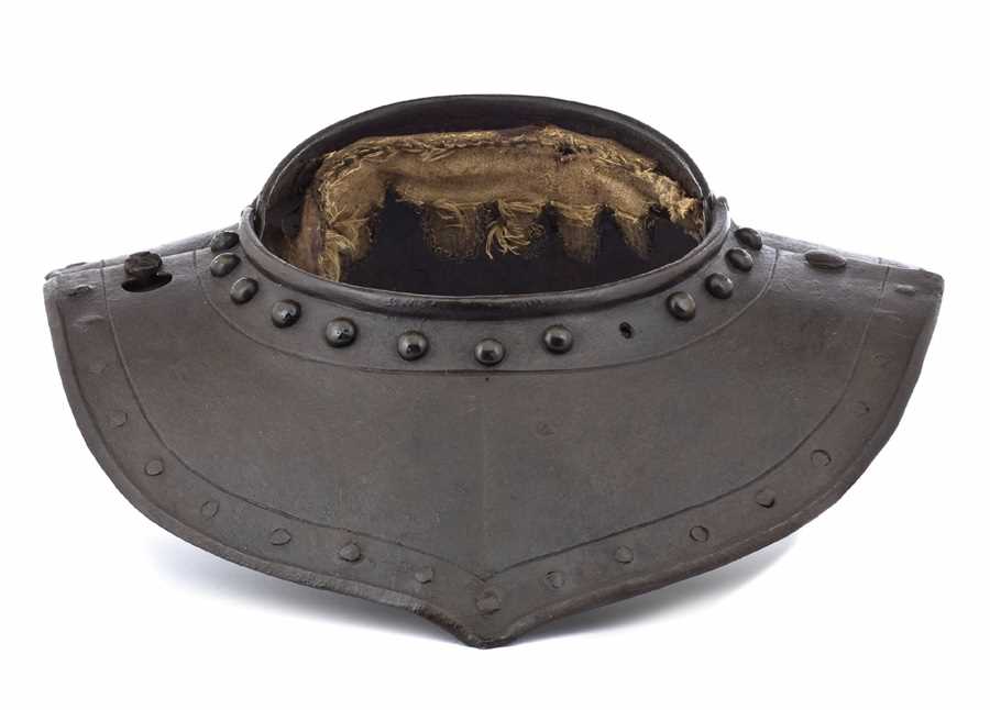 Lot 239 - A GERMAN GORGET