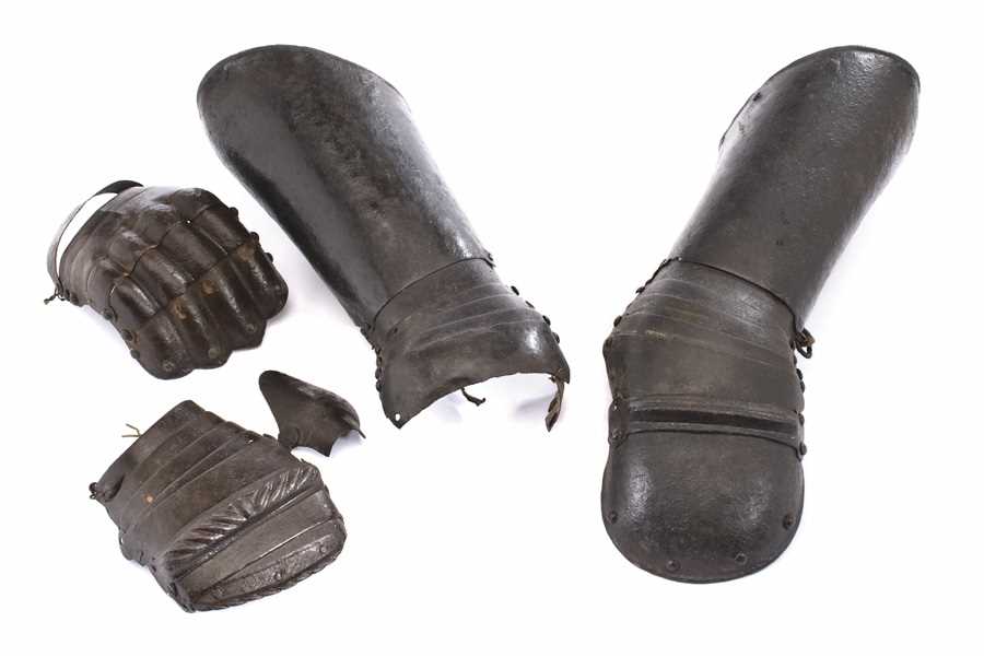 Lot 245 - A PAIR OF GERMAN GAUNTLETS