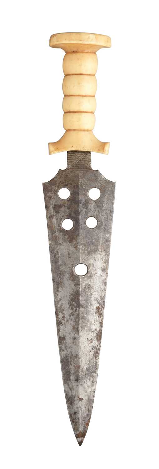 Lot 75 - AN AFRICAN (CONGO) IVORY-MOUNTED DAGGER