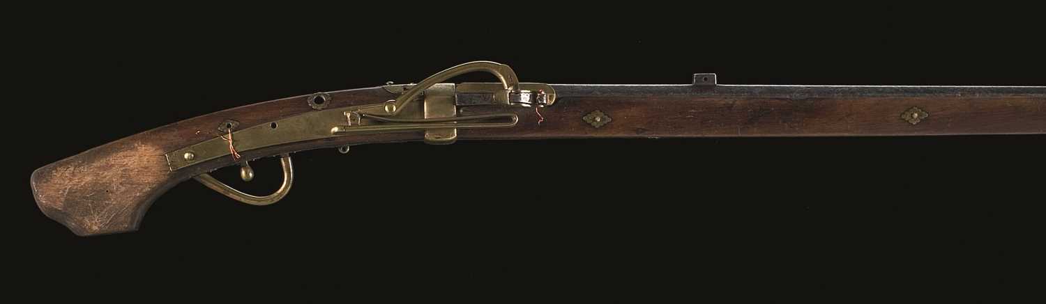 Lot 52 - A JAPANESE SNAP-MATCHLOCK GUN