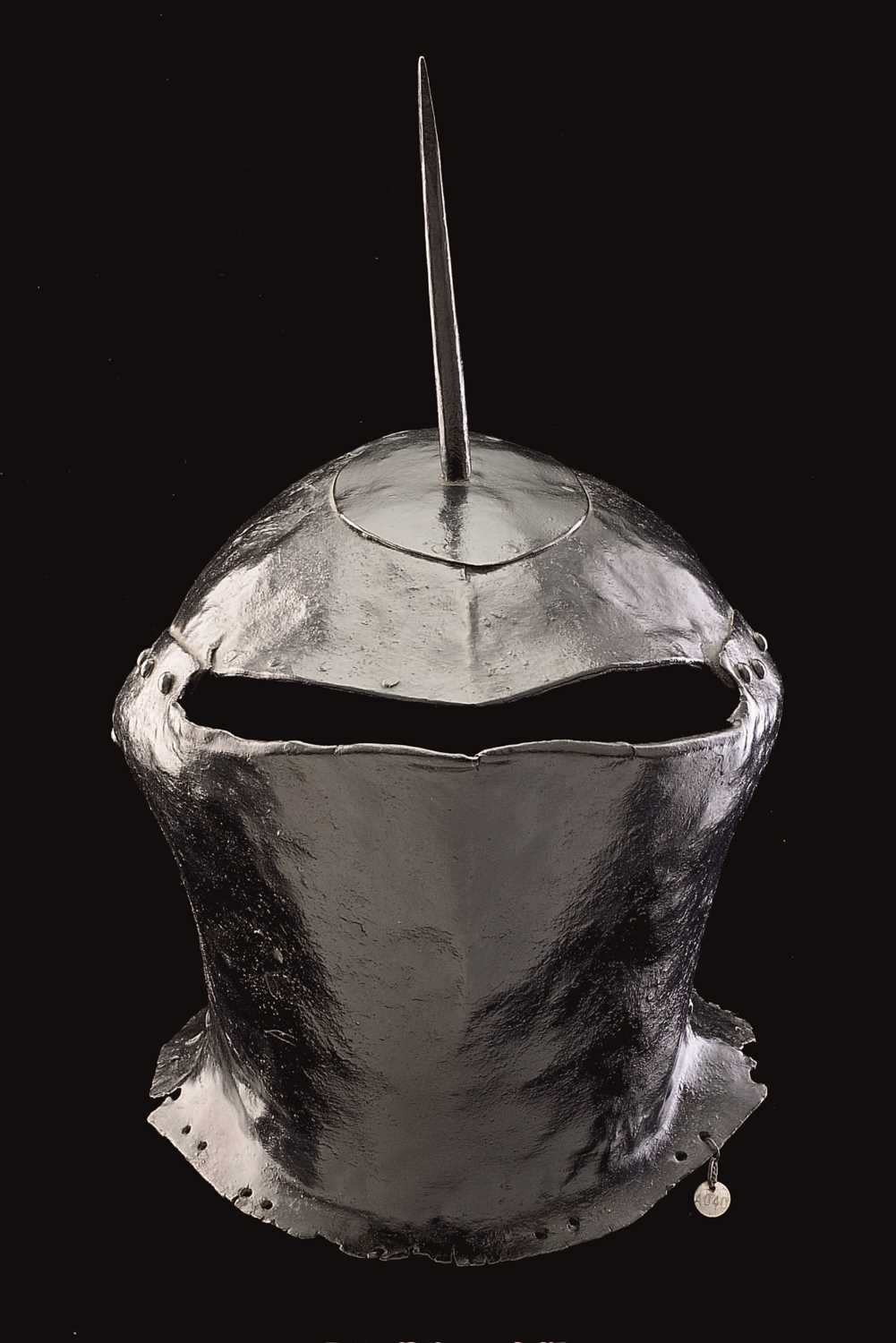 Lot 266 - A 'FROG-MOUTHED' JOUSTING HELM IN 15TH