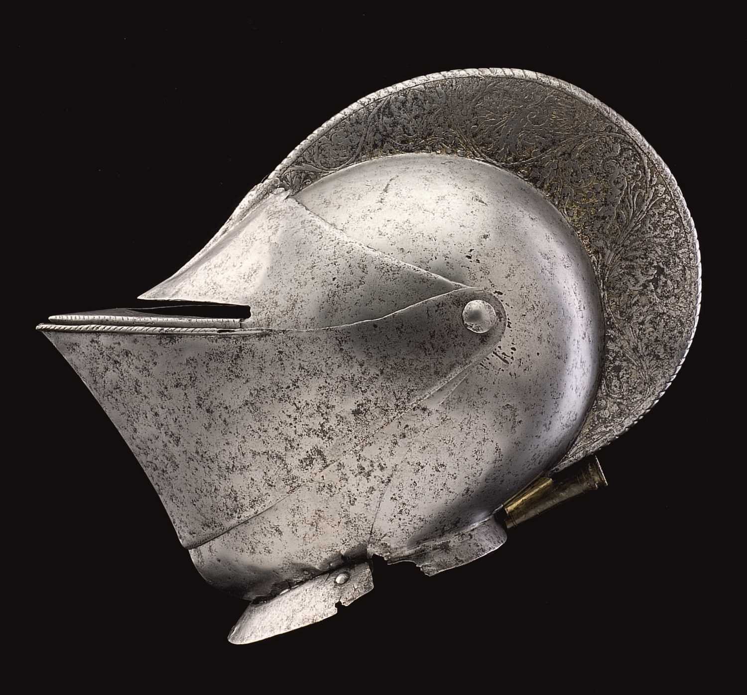 Lot 290 - A RARE FRENCH CLOSE HELMET FOR FIELD USE