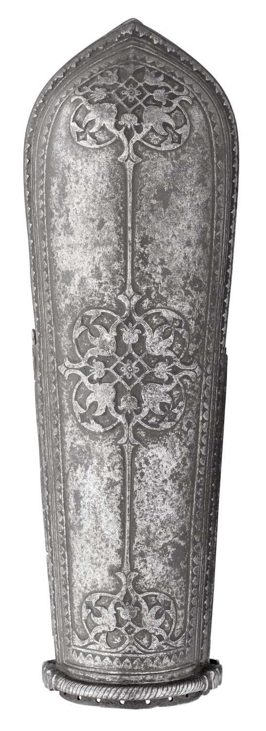 Lot 90 - A SOUTH INDIAN ARM DEFENCE (DASTANA), 17TH