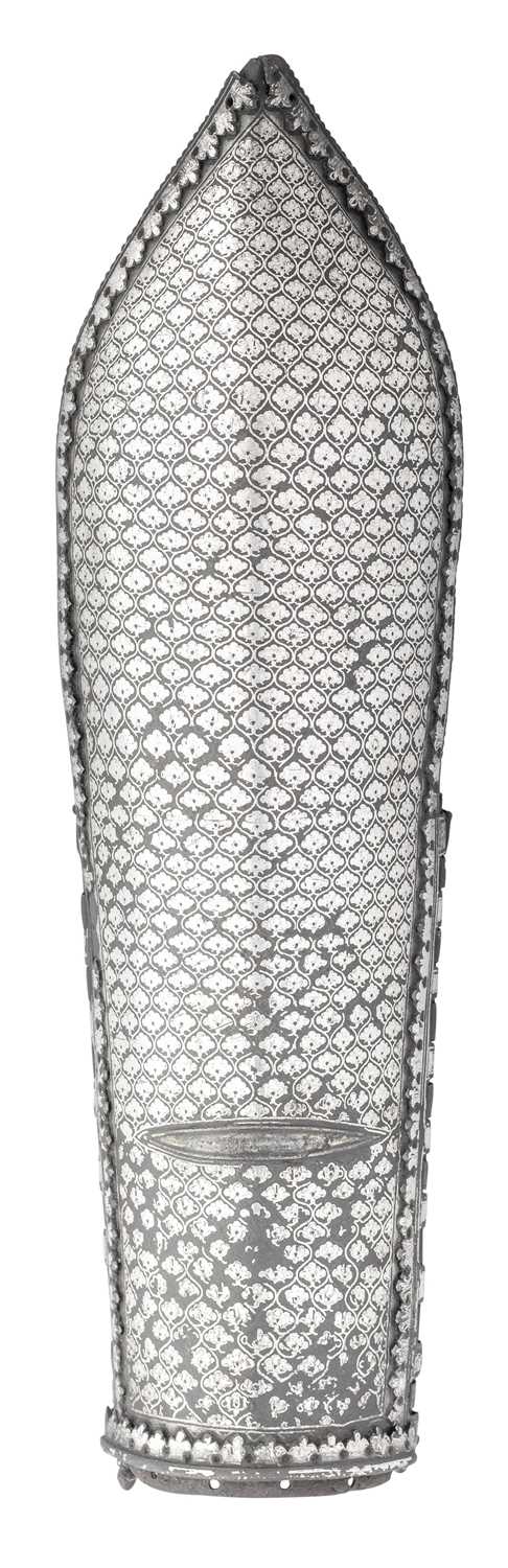 Lot 91 - A SOUTH INDIAN ARM DEFENCE (DASTANA),