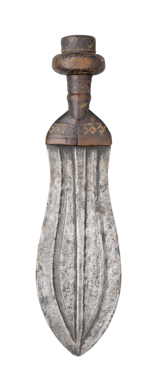 Lot 113 - AN AFRICAN (KUBA) DAGGER (IKUL)