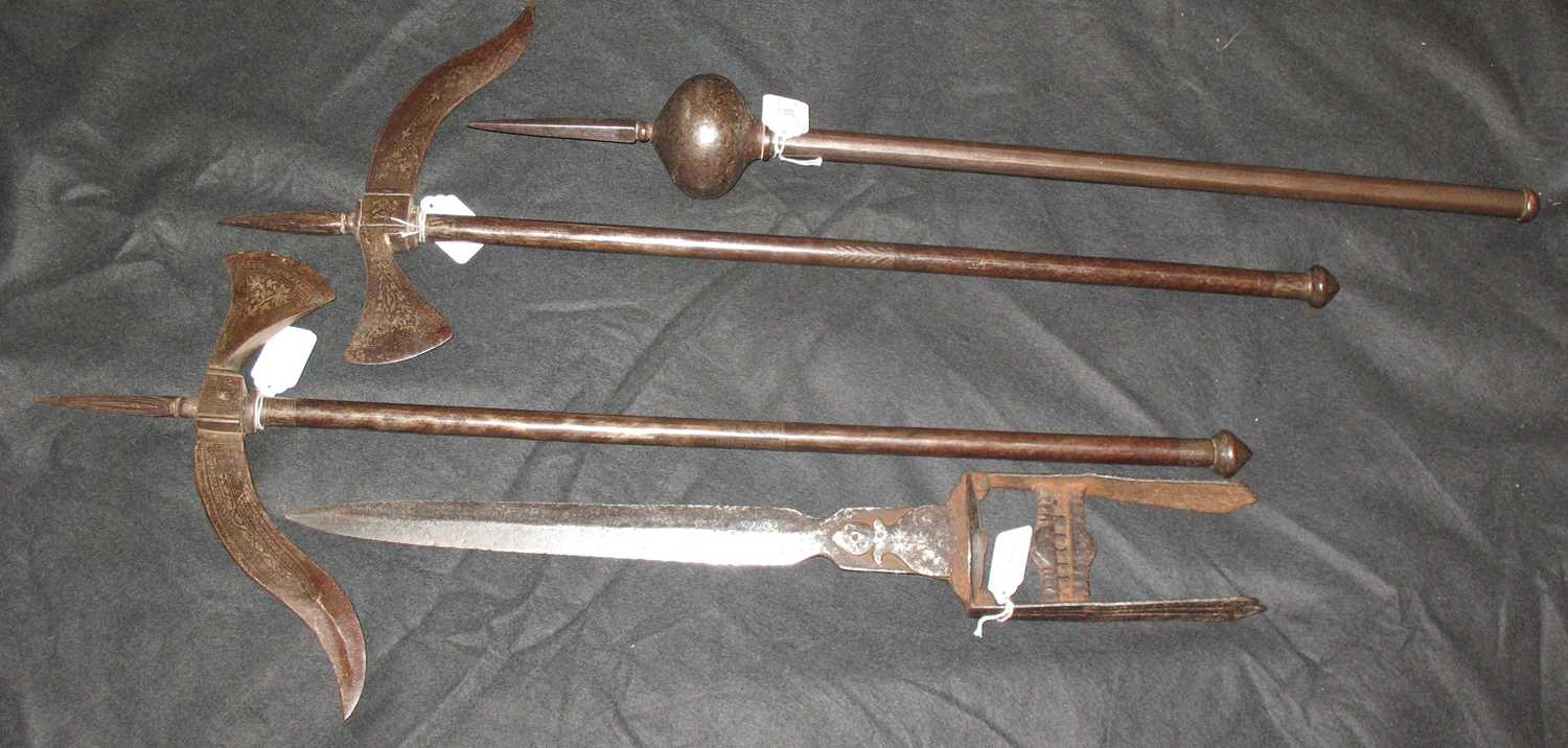 Lot 35 - AN INDIAN DAGGER (KATAR)