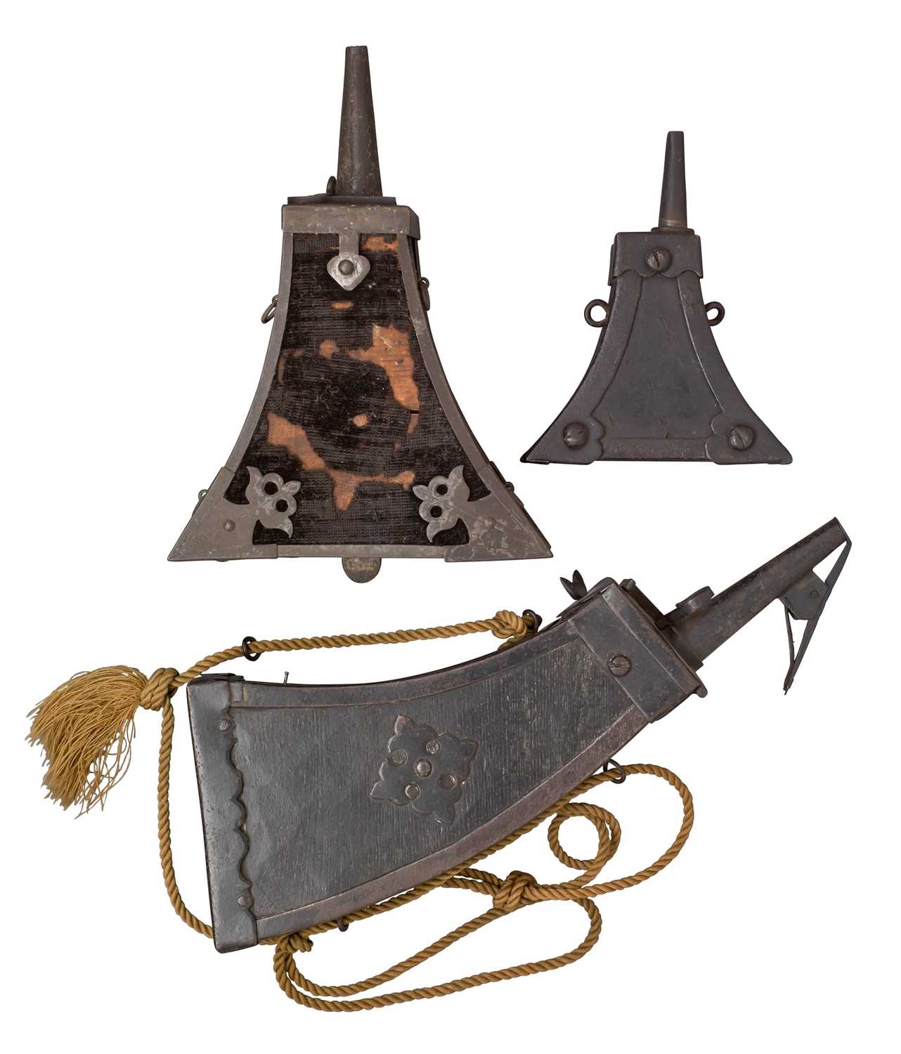 Lot 409 - A GERMAN MUSKETEER'S POWDER-FLASK