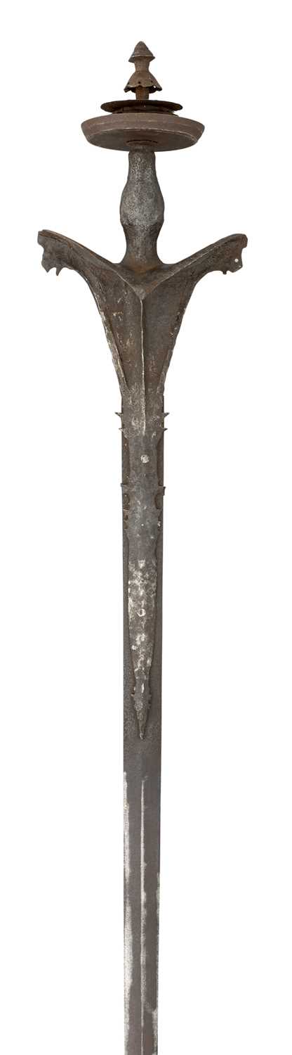 Lot 181 - A SOUTH INDIAN RAPIER LATE 15TH/16TH CENTURY,