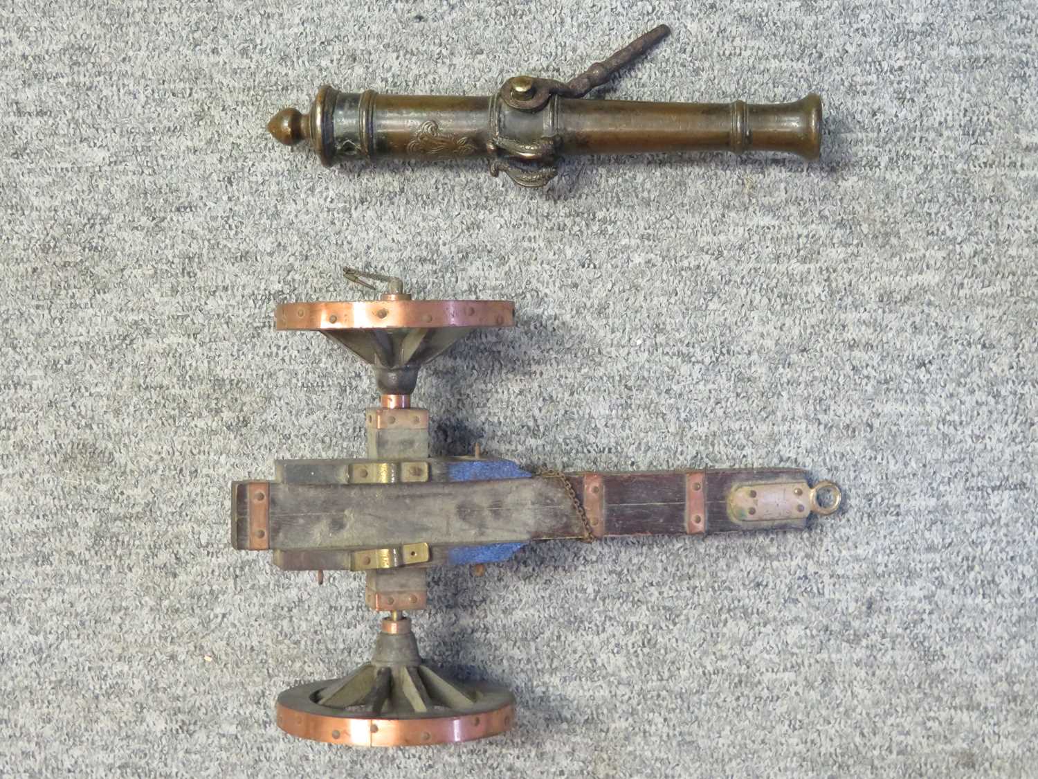 Lot 443 - A BRONZE MINIATURE SWIVEL GUN