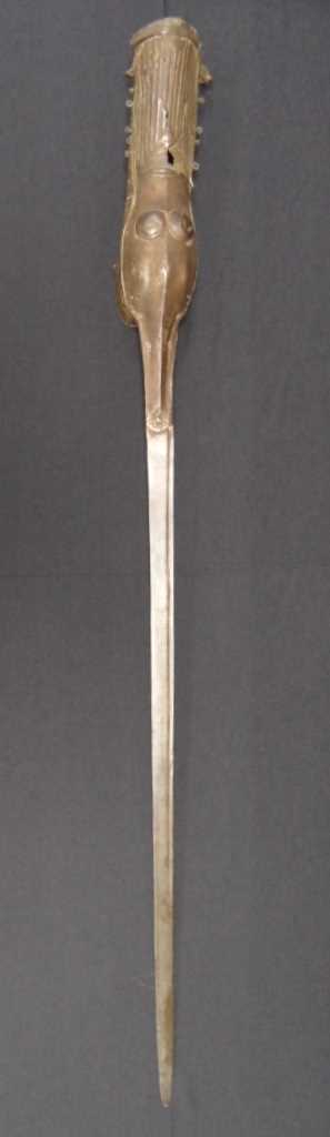 Lot 81 - â€¡ AN INDIAN GAUNTLET SWORD (PATA)