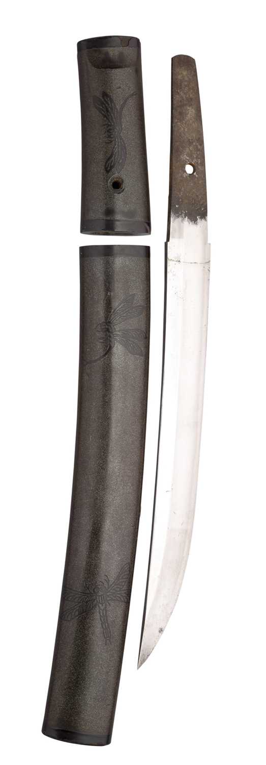 Lot 174 - A JAPANESE SHORT DAGGER (AIKUCHI)