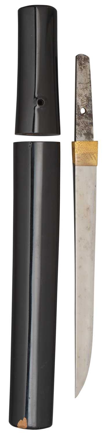 Lot 59 - A JAPANESE DAGGER (AIKUCHI TANTO)