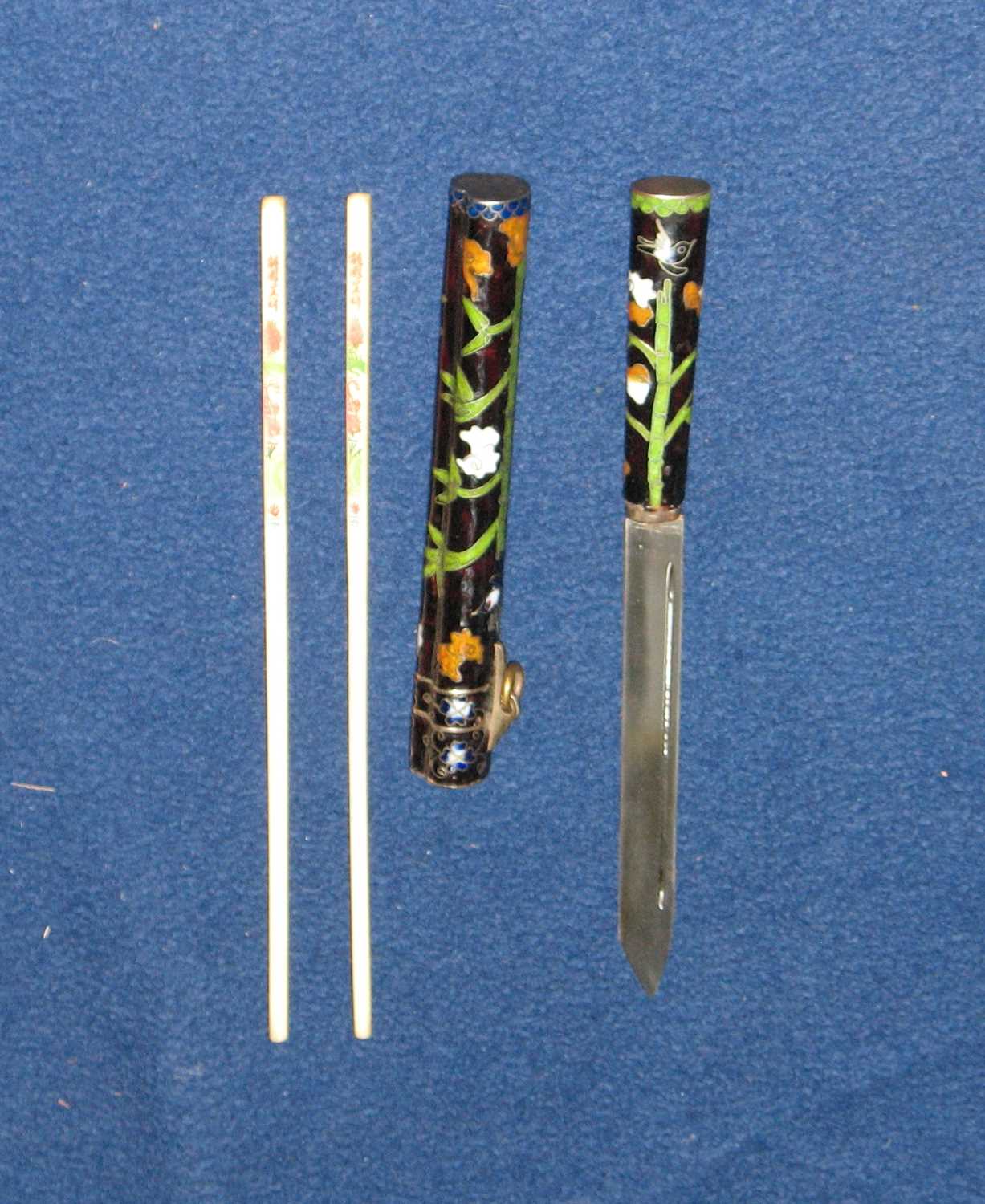 Lot 77 - A CHINESE EATING SET