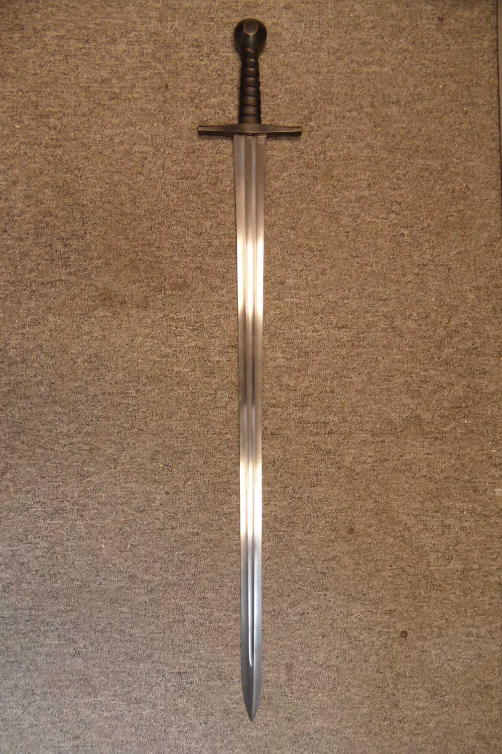 Lot 83 - A SWORD IN EARLY 14TH CENTURY STYLE BY RAVEN