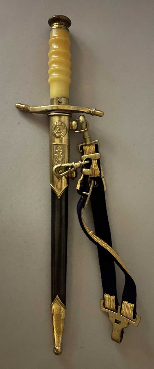 Lot 256 - AN EAST GERMAN NAVAL DAGGER, MID-20TH