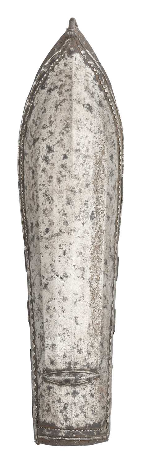 Lot 63 - A SOUTH INDIAN ARM DEFENCE (DASTANA),