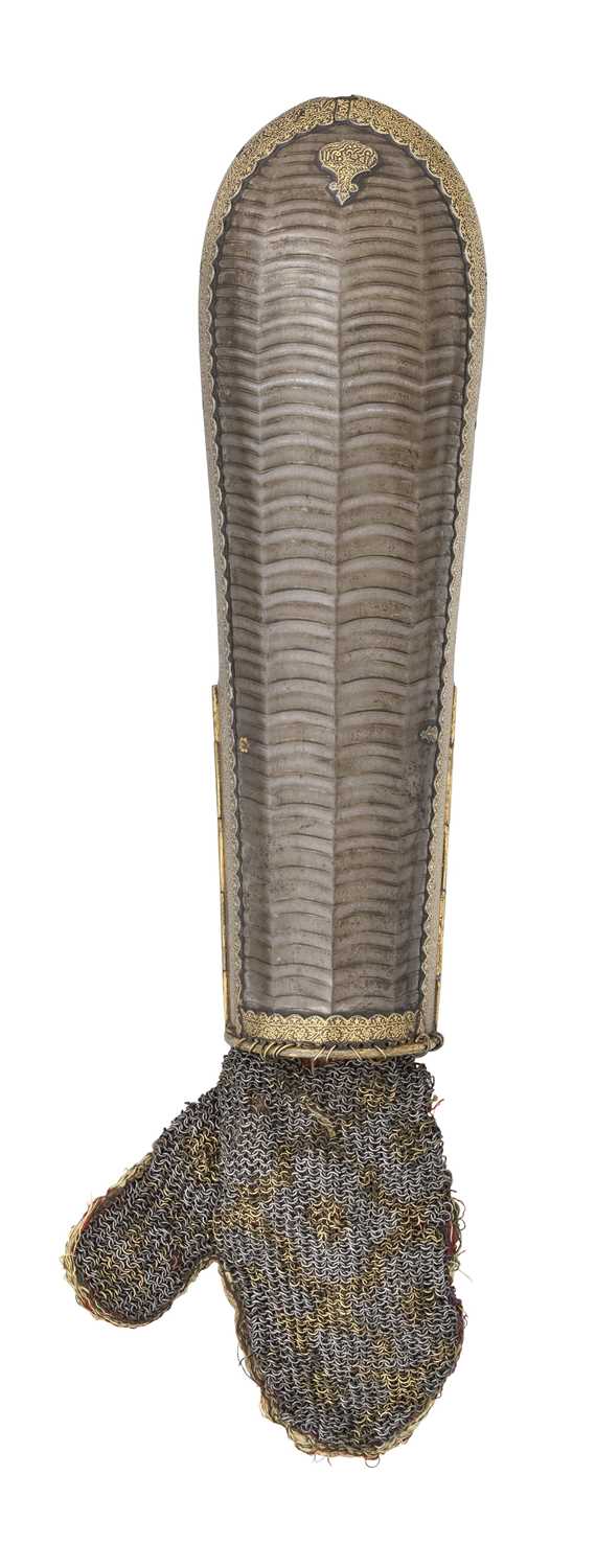Lot 157 - â“‚ A FINE INDO-PERSIAN ARM DEFENCE (BAZU