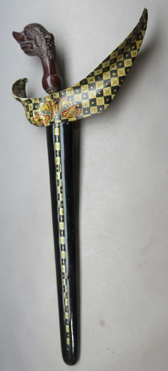 Lot 225 - A SOUTHEAST ASIAN SHORTSWORD (KRIS)