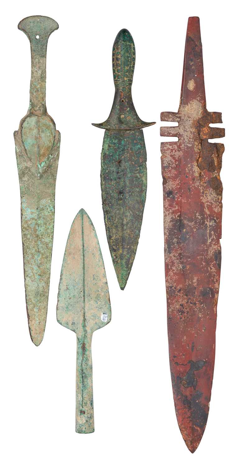 Lot 244 - â“Œ AN IRON SHORTSWORD, PROBABLY SARMATIAN,